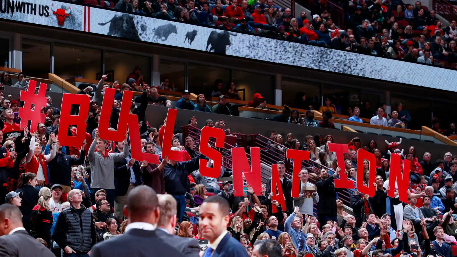 Chicago Bulls Charter Bus Transportation | United Center Games Charter ...